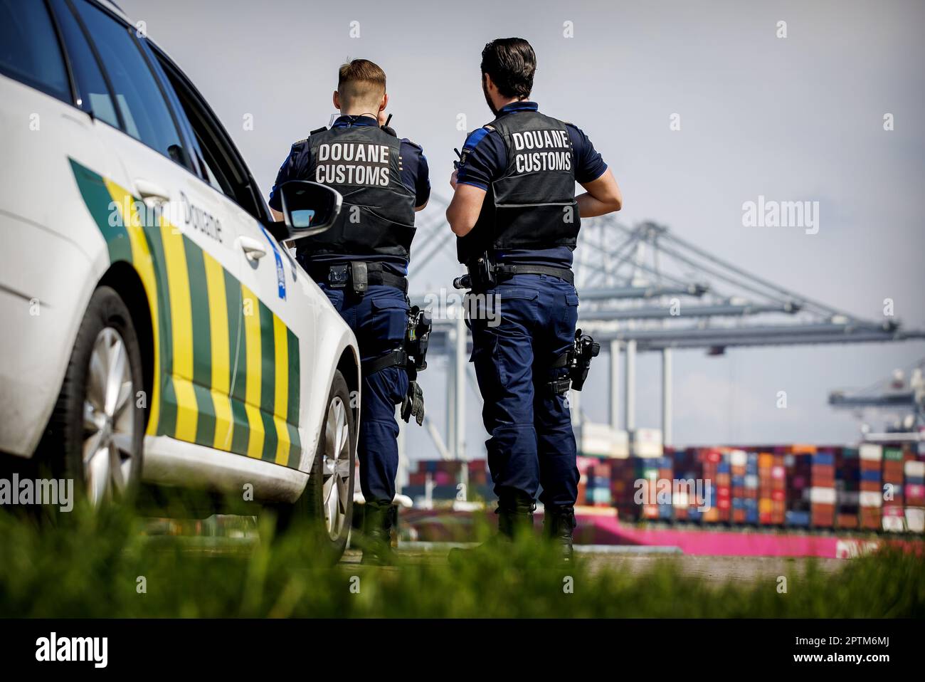 ROTTERDAM - Customs officers from the Port of Rotterdam Customs monitor ...