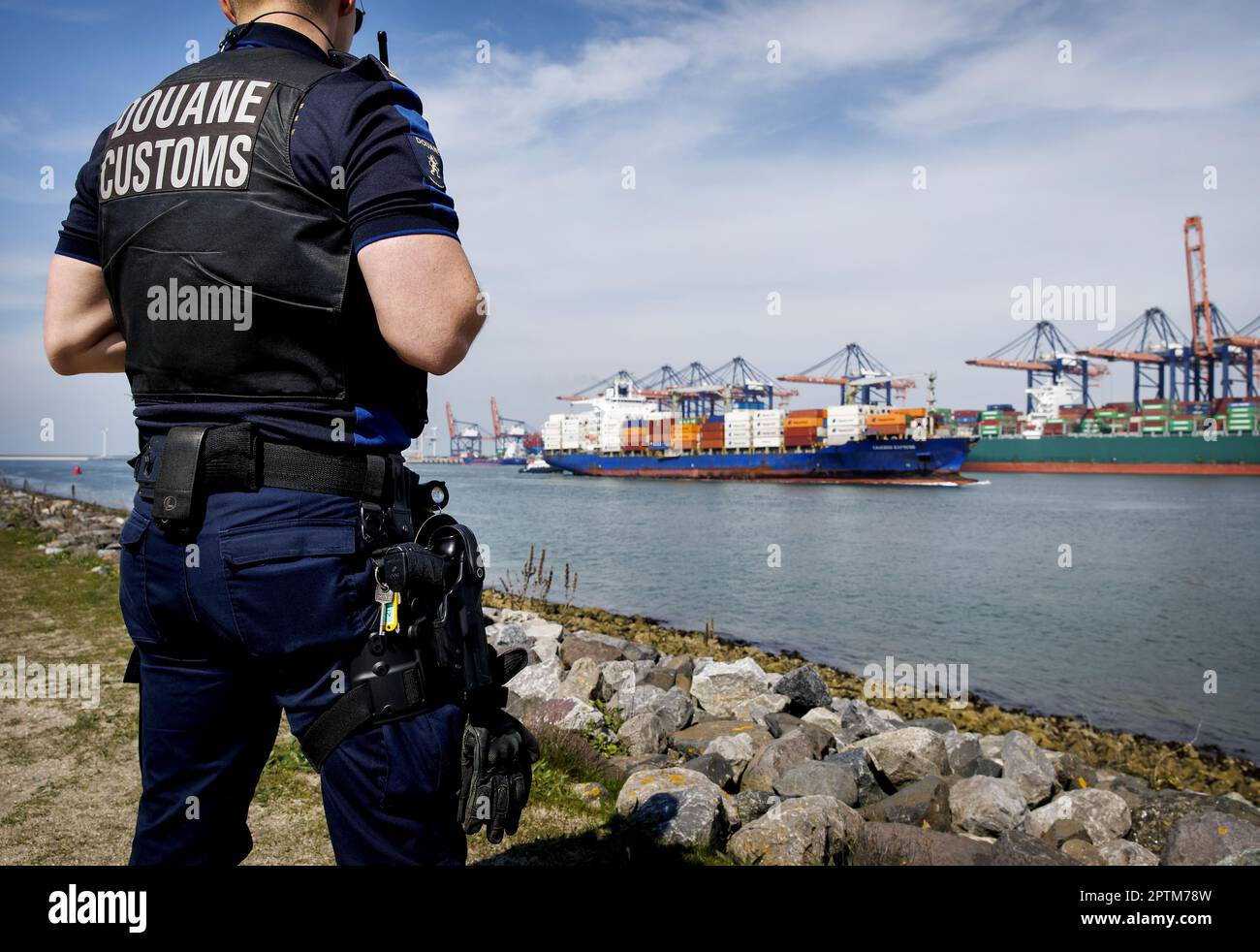 ROTTERDAM - A customs officer of the Port of Rotterdam Customs ...