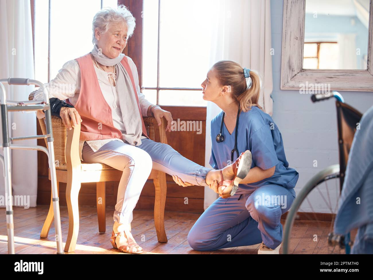 Senior nursing foot hi-res stock photography and images - Alamy