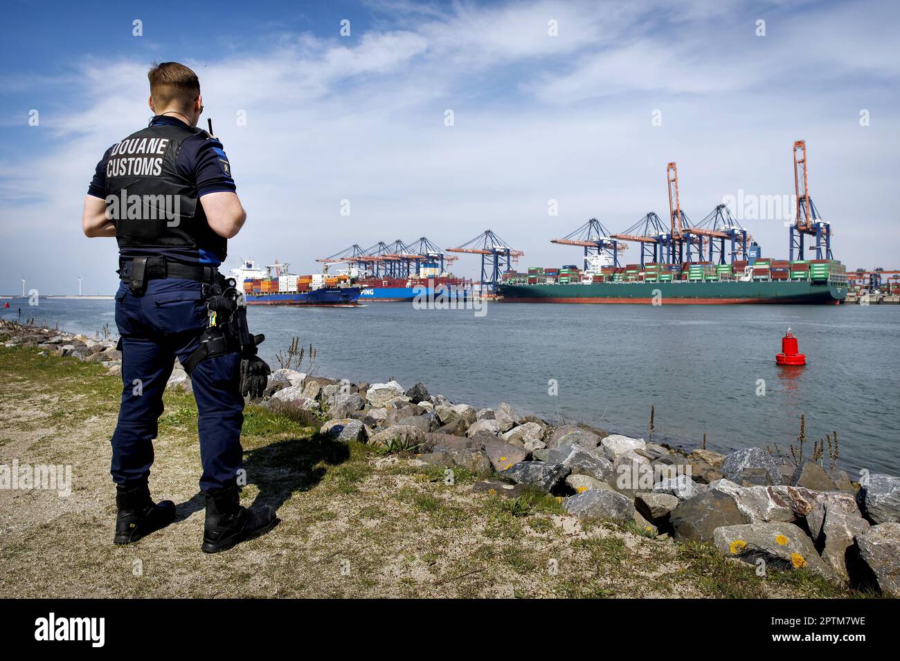 ROTTERDAM - A customs officer of the Port of Rotterdam Customs ...