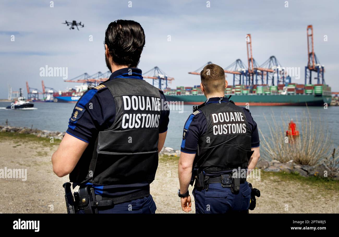 ROTTERDAM - Customs officers from the Port of Rotterdam Customs monitor ...