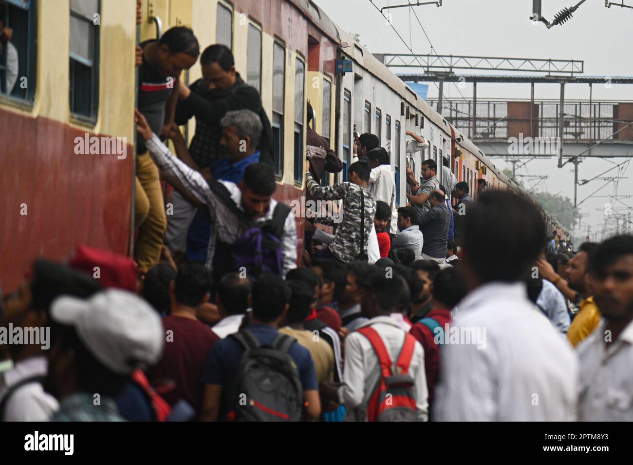 New Delhi, Delhi, India. 28th Apr, 2023. People board an overcrowded ...