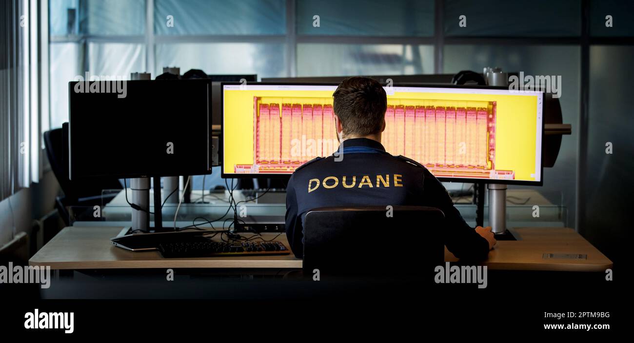 ROTTERDAM - A customs officer of the Port of Rotterdam Customs examines ...