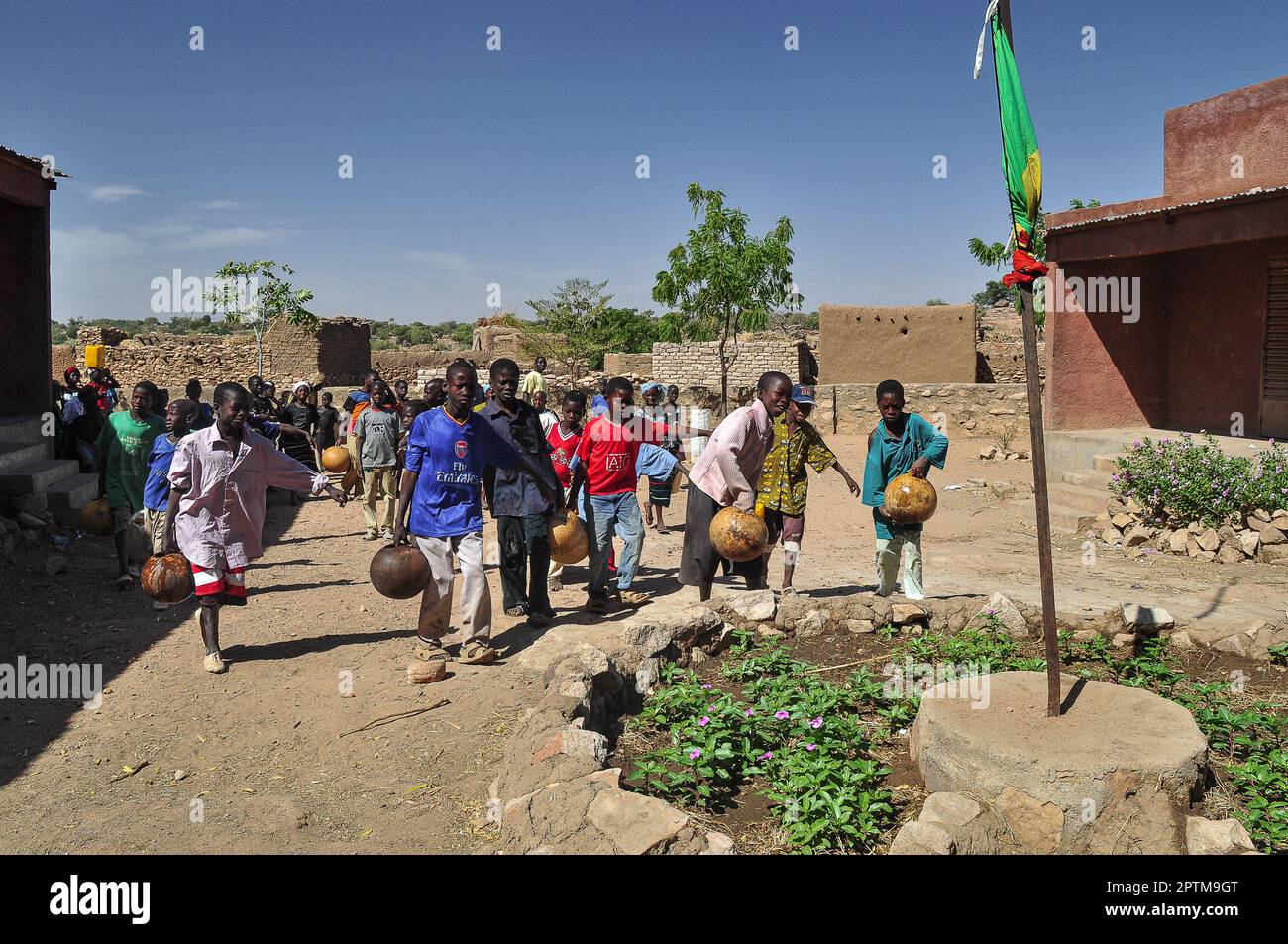 Mali village school hi-res stock photography and images - Alamy