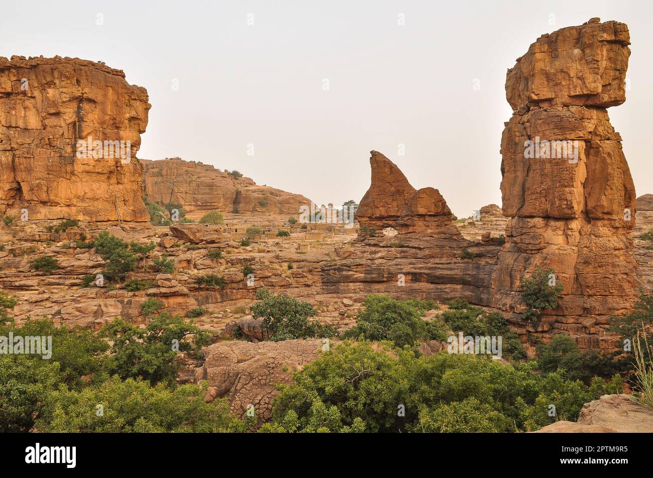Falaise de bandiagara hi-res stock photography and images - Alamy