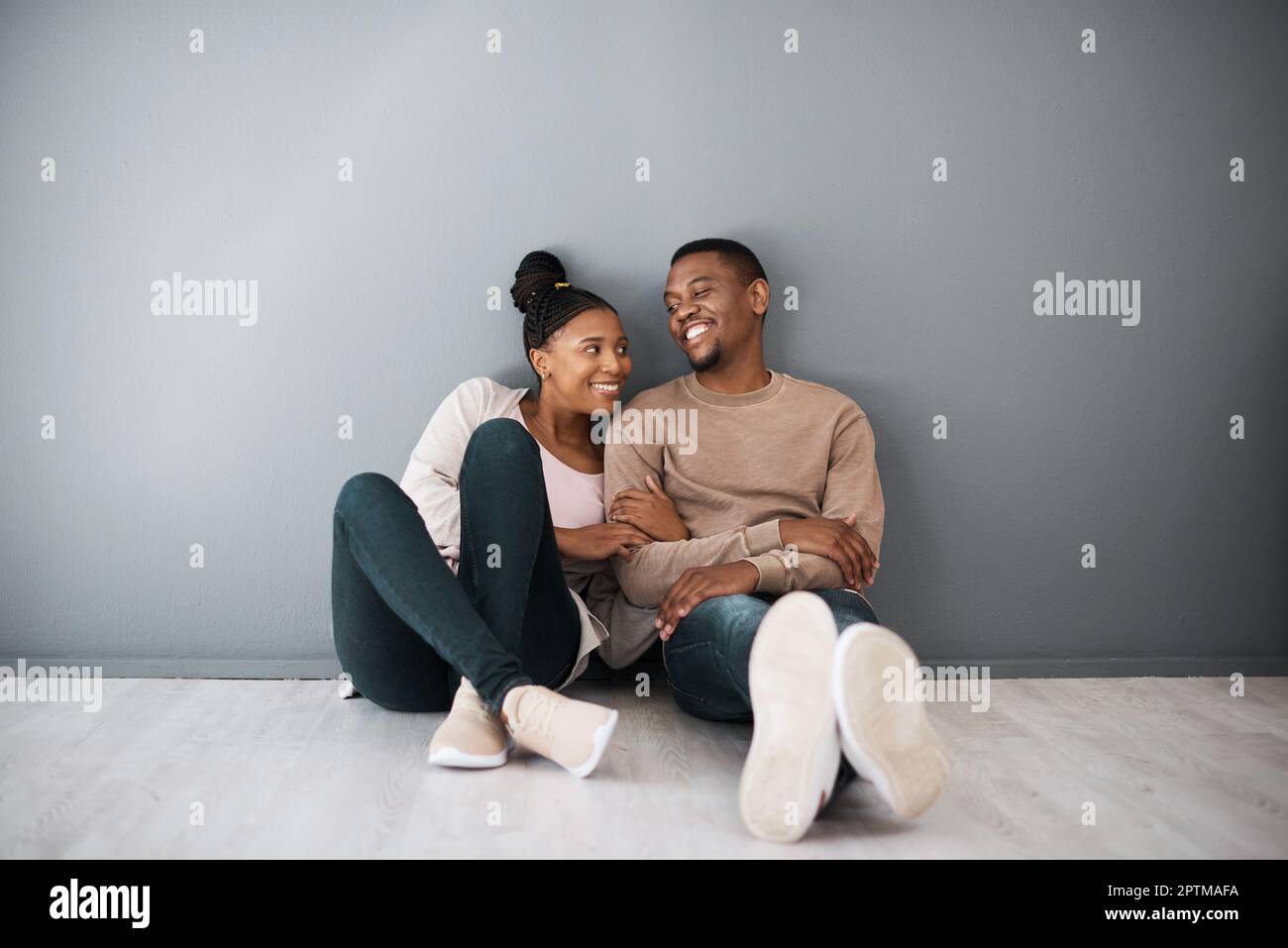 Black couple sitting hi-res stock photography and images - Alamy