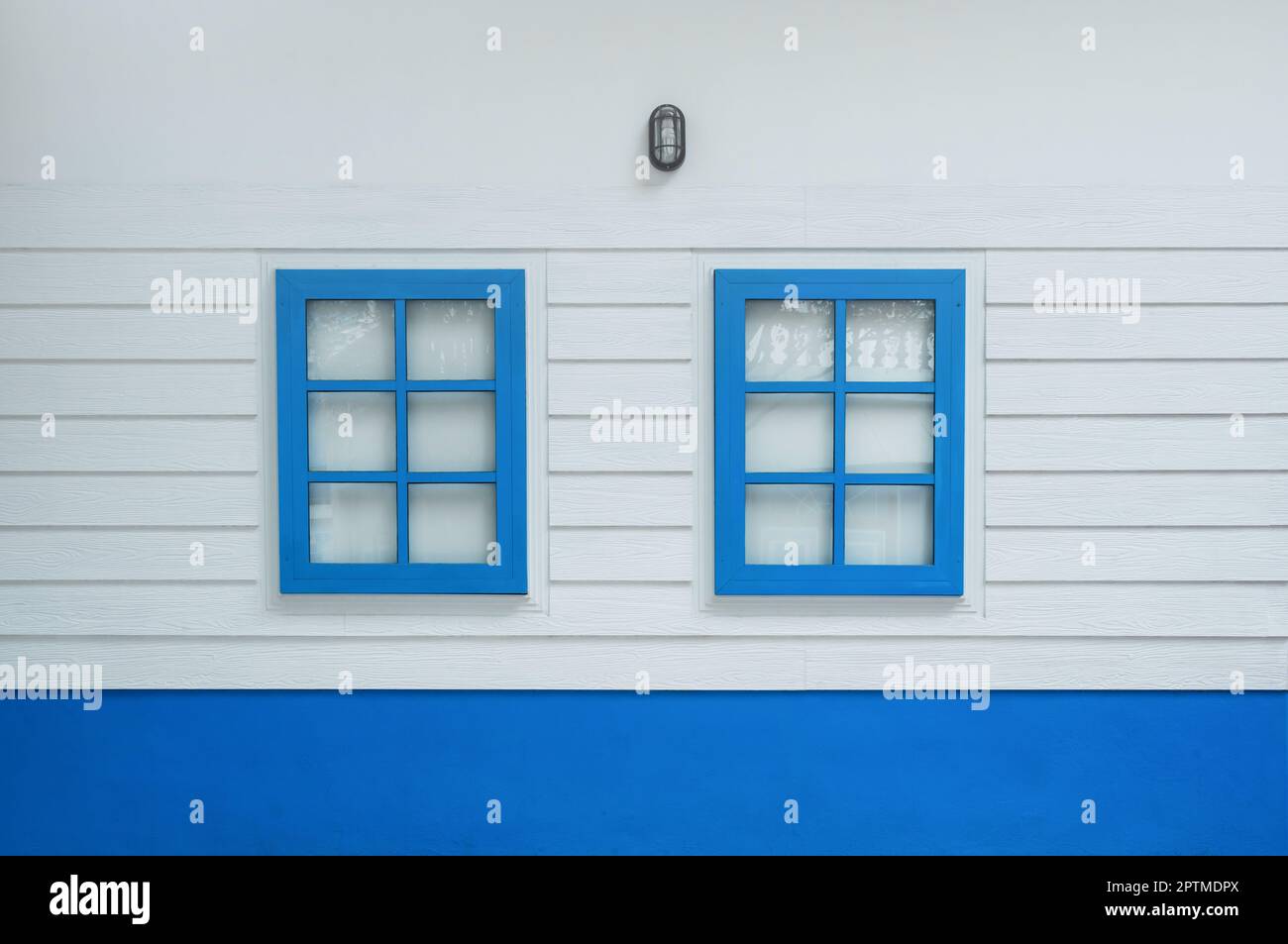 Office window from outside hi-res stock photography and images - Alamy