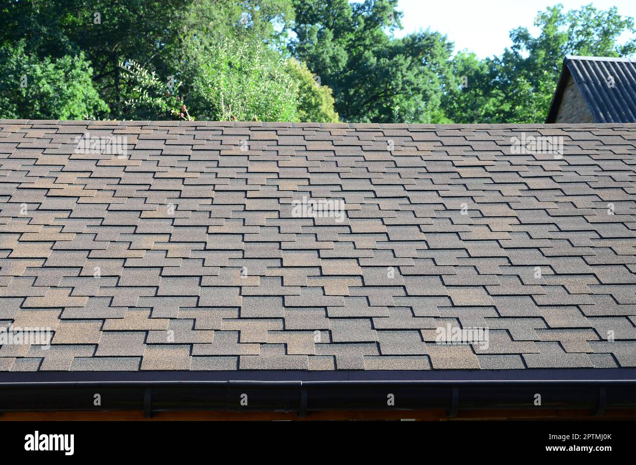 Roof black bitumen shingles pattern hi-res stock photography and images ...
