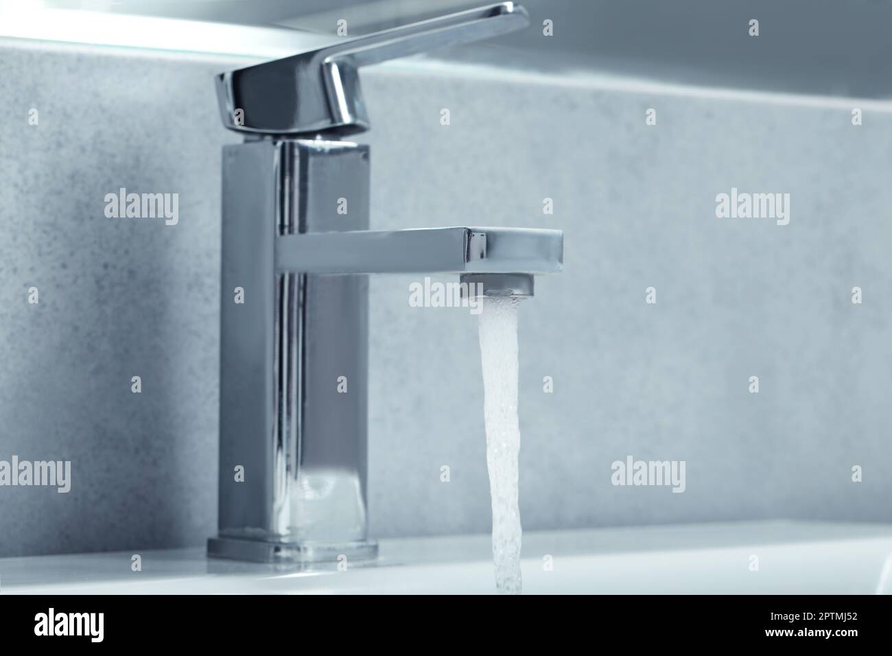 Stream of water flowing from tap in bathroom Stock Photo - Alamy