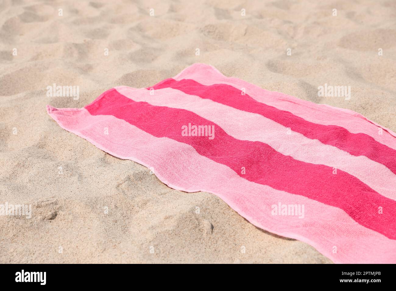 Towel on beach hi-res stock photography and images - Alamy