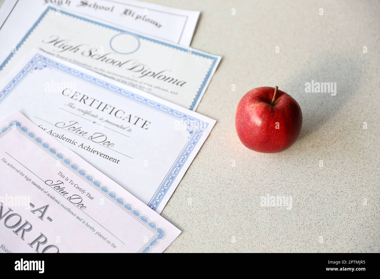 Honor roll recognition certificate hi-res stock photography and images ...