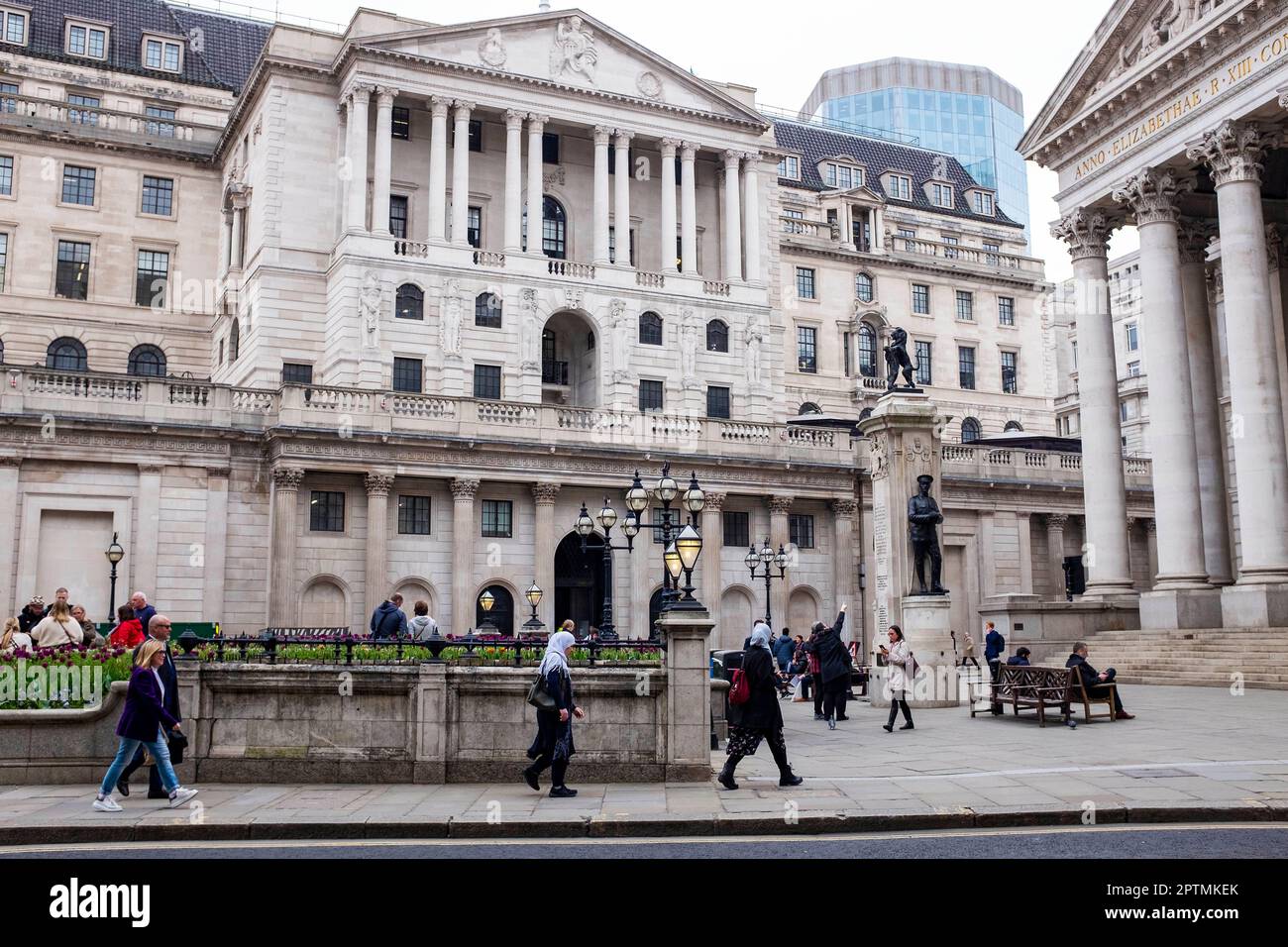 The Bank of England in London's Threadneedle Street is the central bank ...