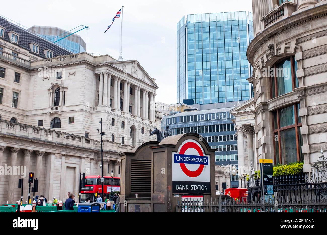 The Bank of England in London's Threadneedle Street is the central bank ...