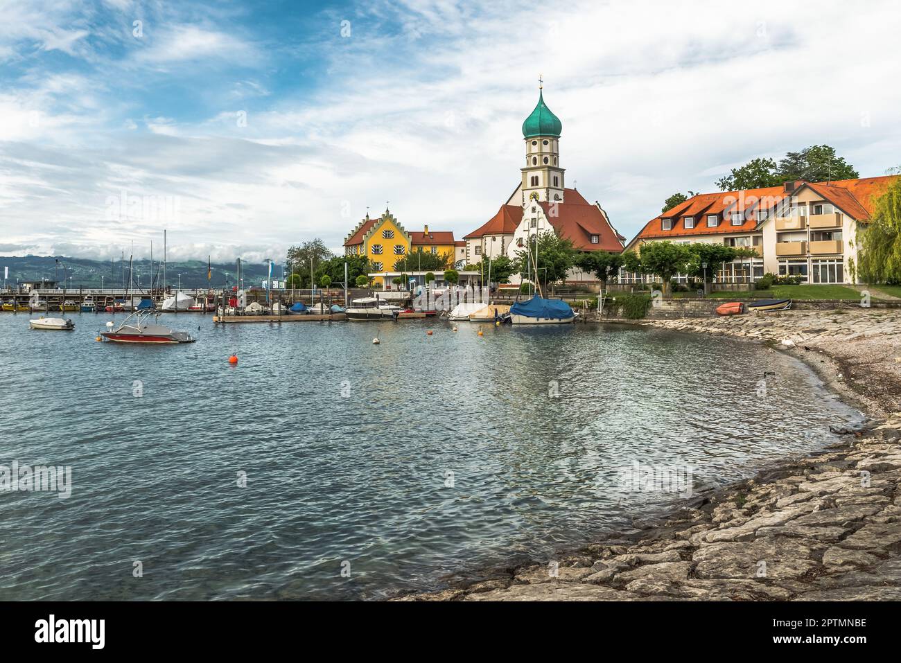Harbor with catholic church of St. George in Wasserburg on Lake ...