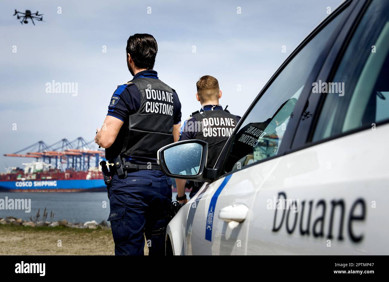 ROTTERDAM - Customs officers from the Port of Rotterdam Customs monitor ...