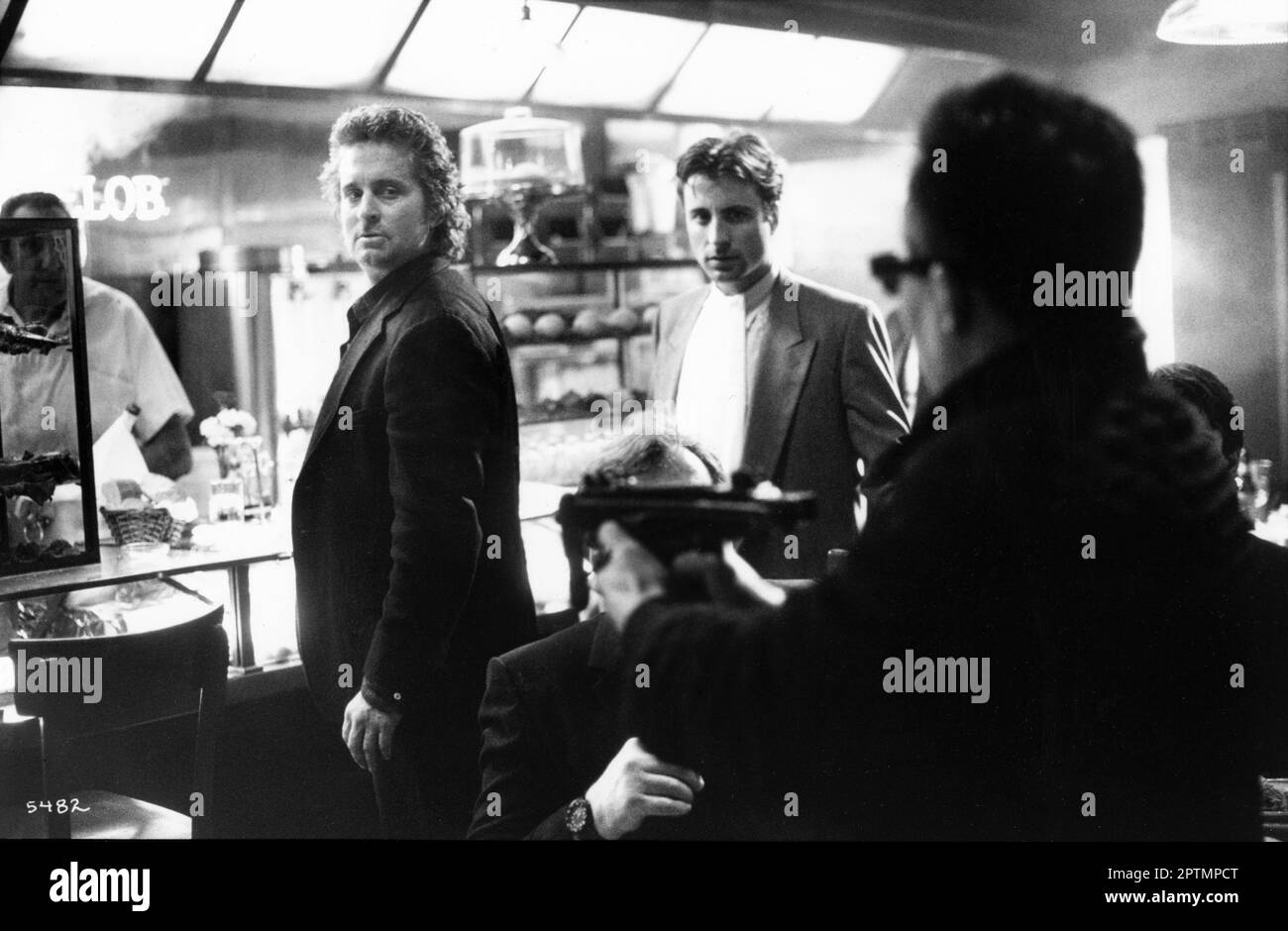 MICHAEL DOUGLAS and ANDY GARCIA in BLACK RAIN 1989 director RIDLEY ...