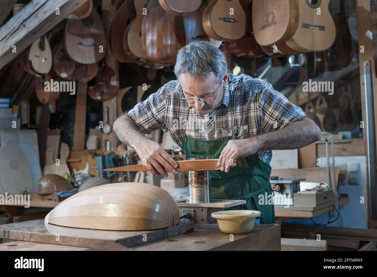 Craftsman manufacturing lute at workshop Stock Photo - Alamy