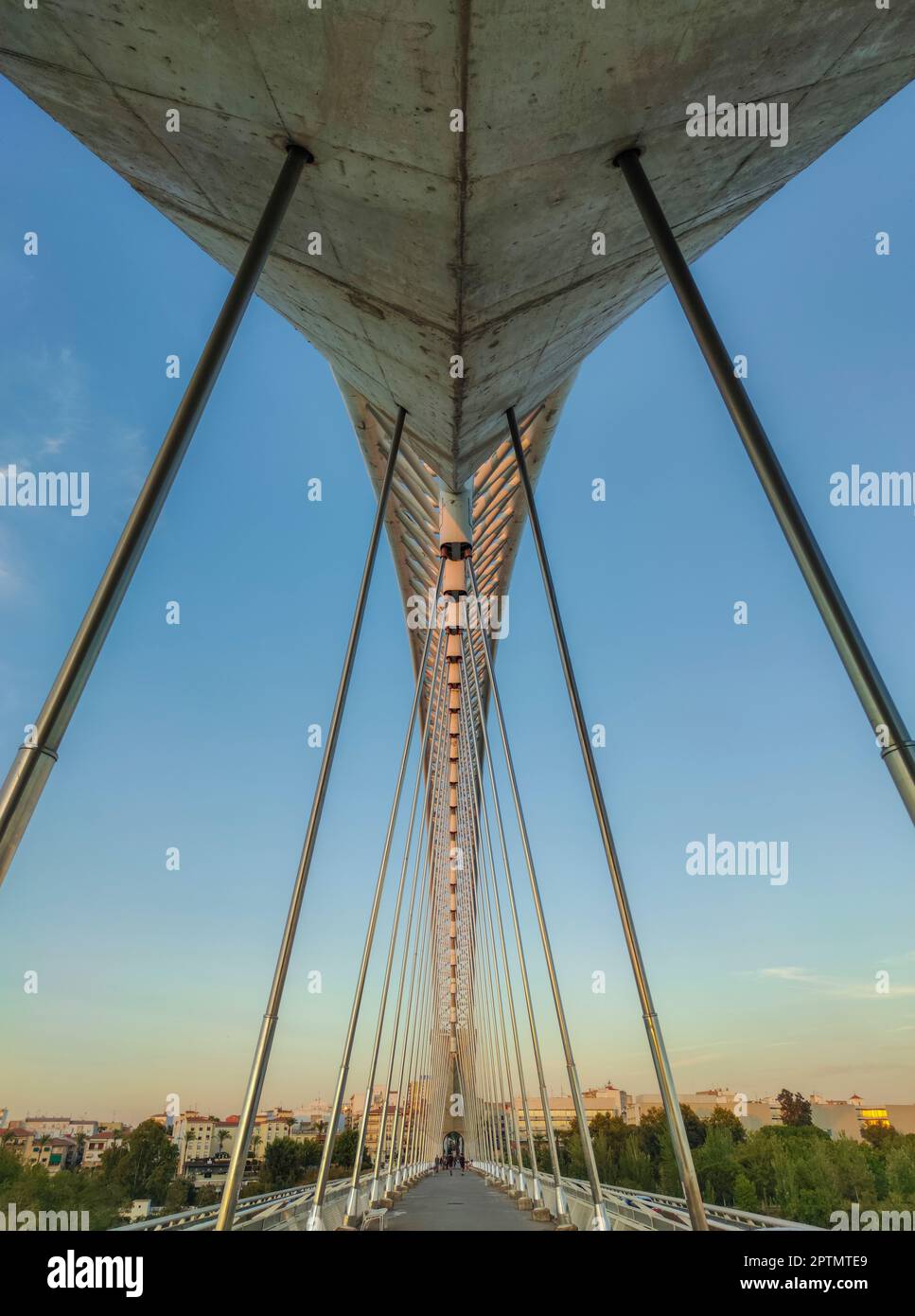190 meter steel arch hi-res stock photography and images - Alamy