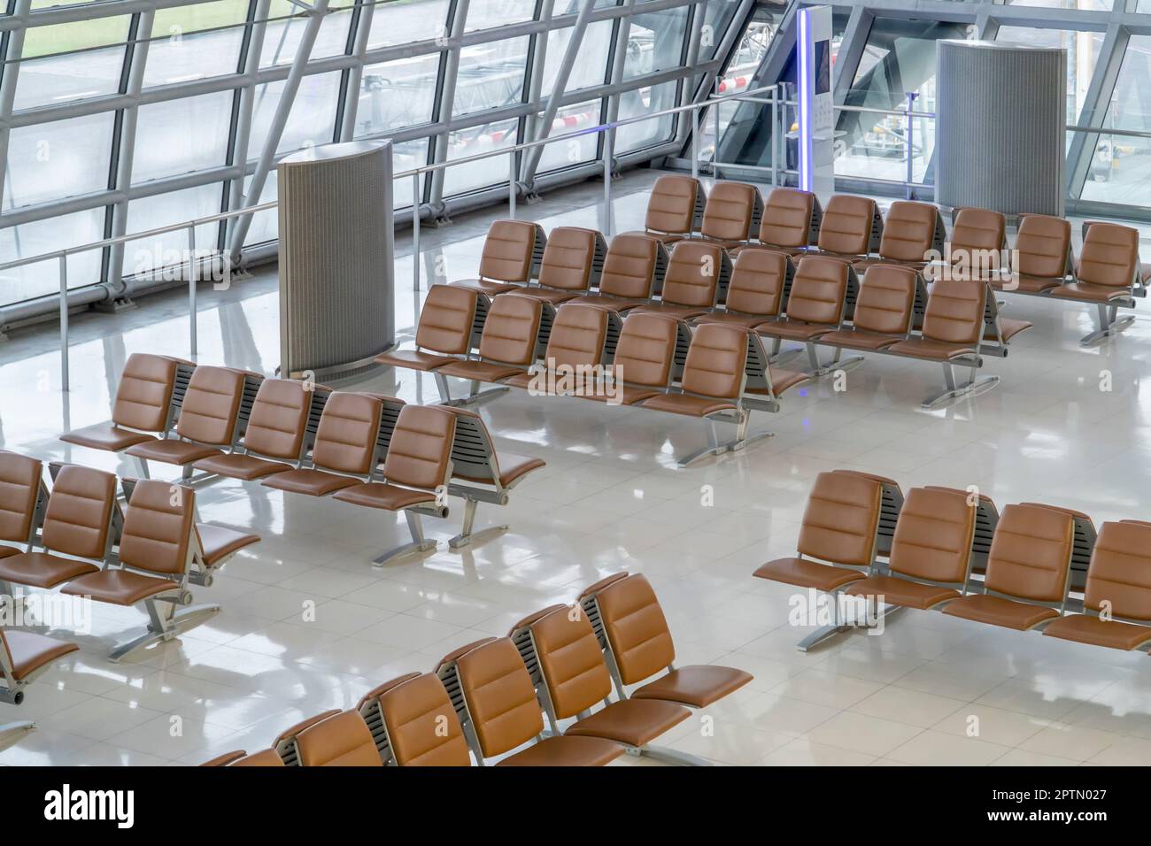 Table without people sitting in the terminal Stock Photo - Alamy