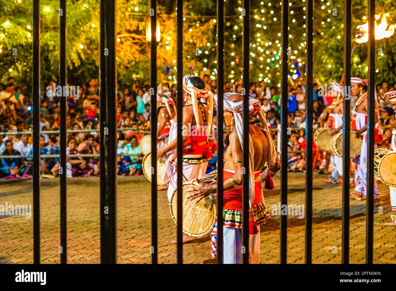 Sri lanka national costume hi-res stock photography and images - Alamy