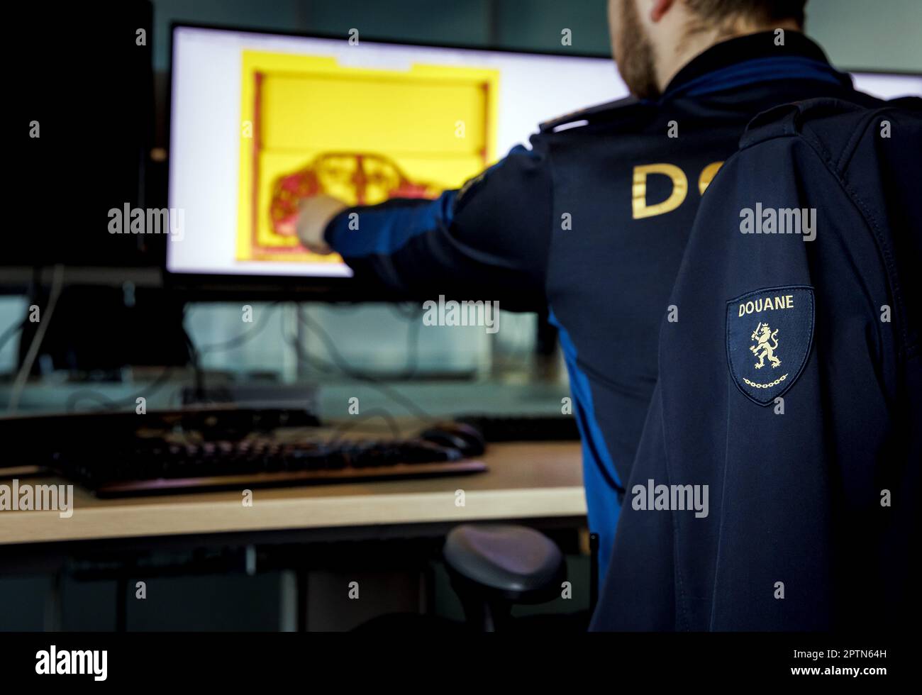 ROTTERDAM - A customs officer of the Port of Rotterdam Customs examines ...