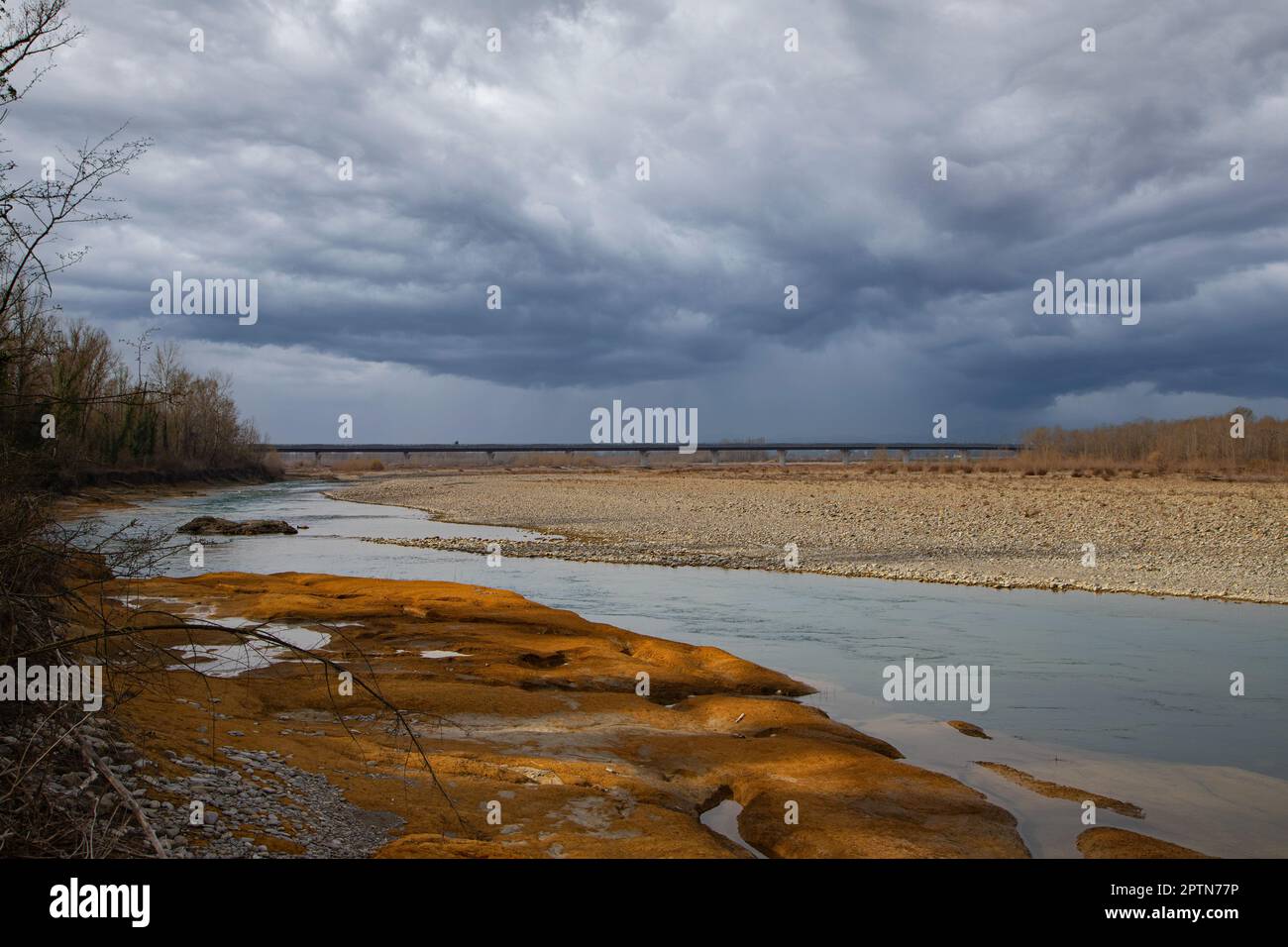 Single cloud over the horizon hi-res stock photography and images - Alamy