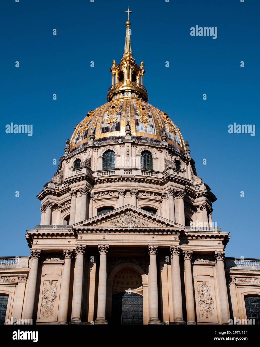 Golden sculpture bell hi-res stock photography and images - Alamy