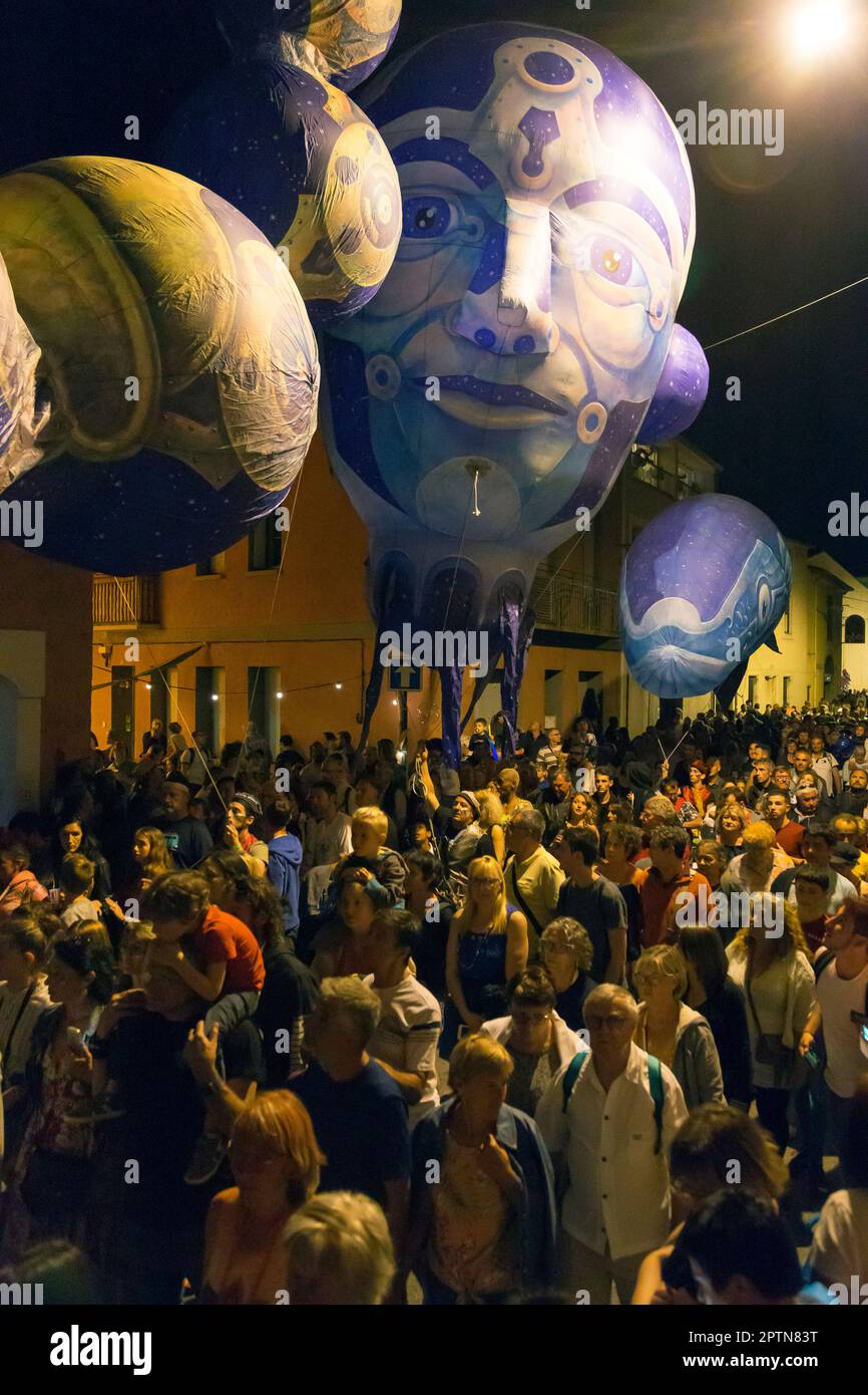Sol Y Fiesta Festival. Show: Pegase "Le chant des Etoiles" by the Cie ...