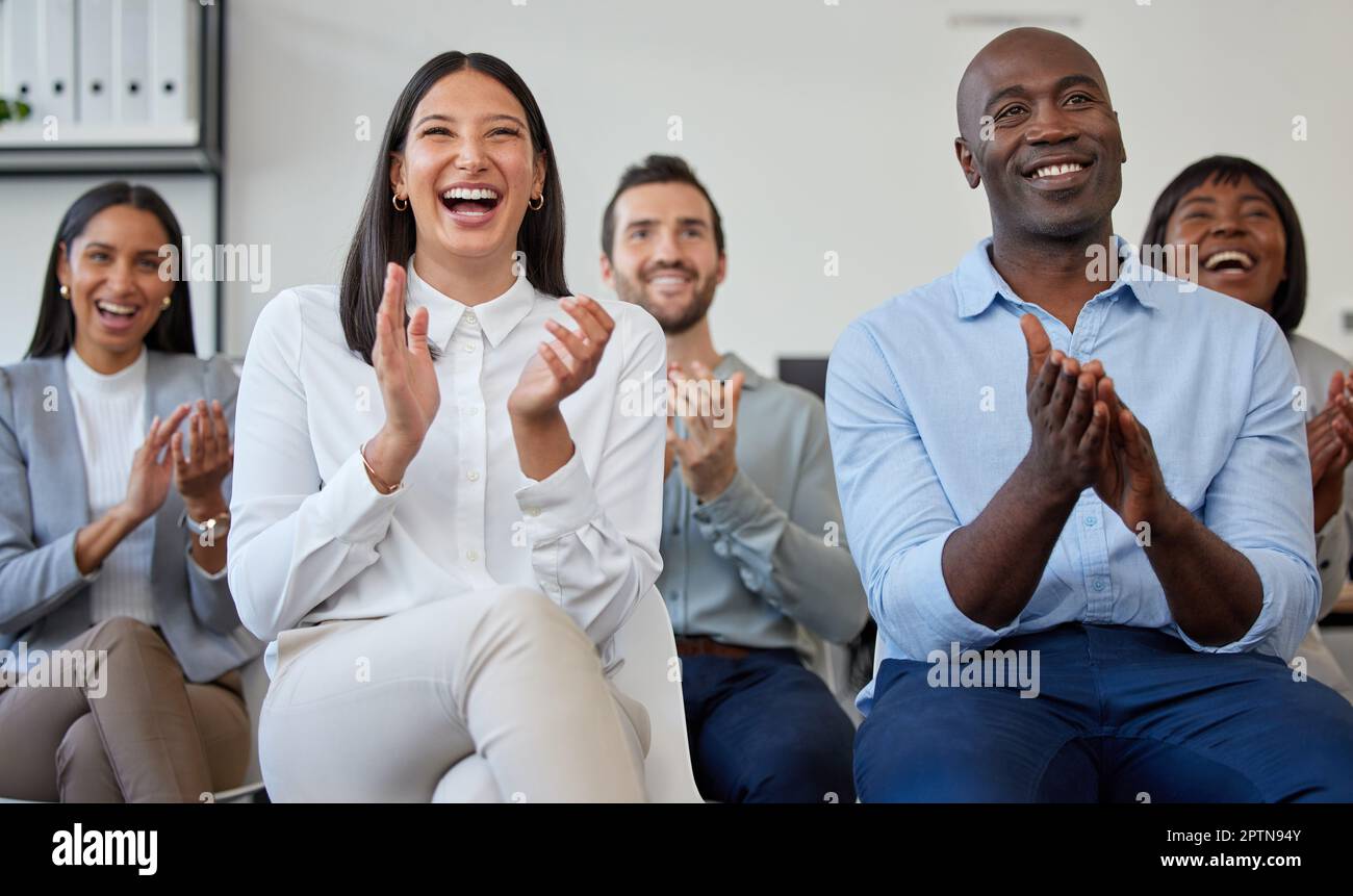 Audience clapping in row hi-res stock photography and images - Alamy