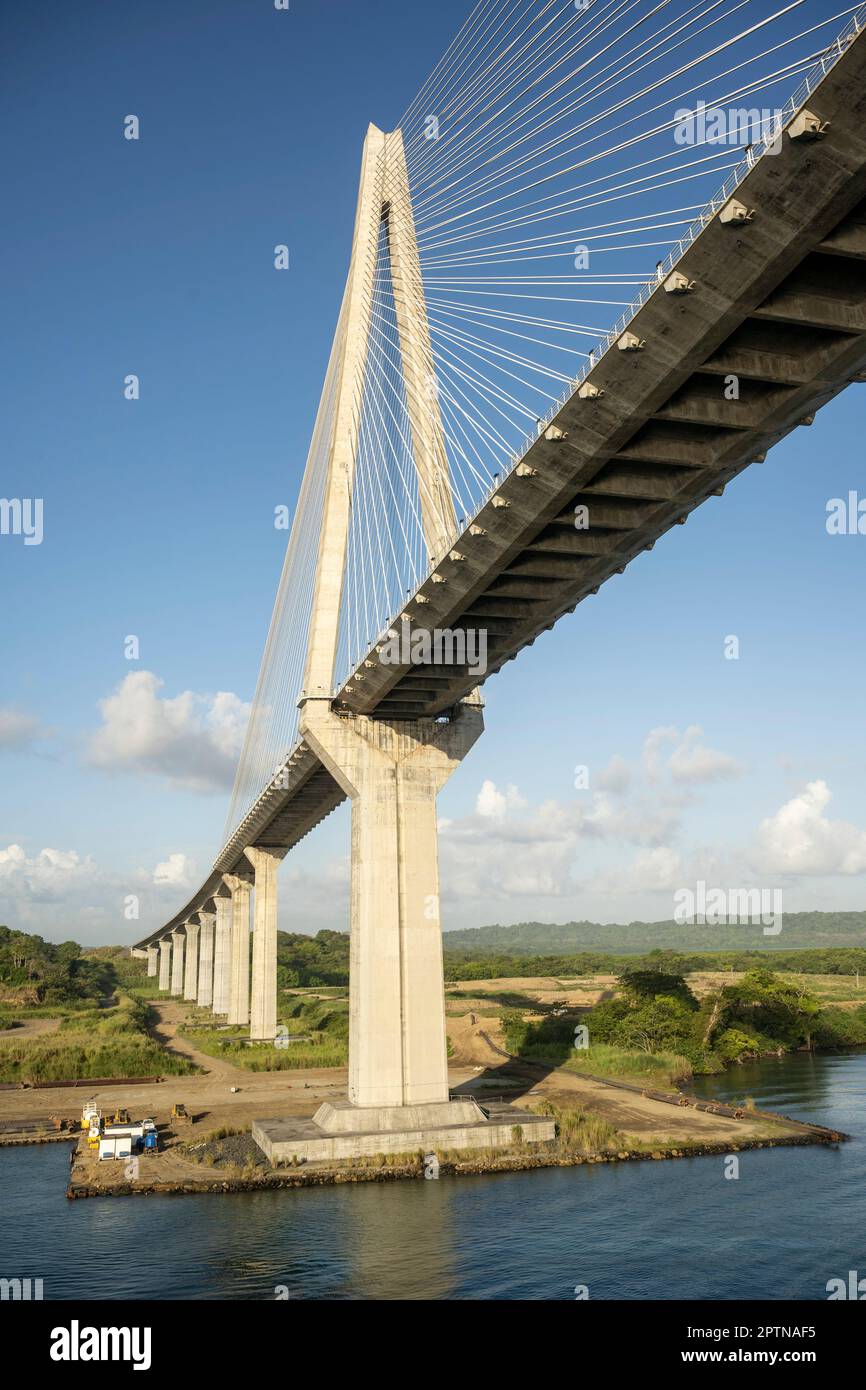 Shipping, moving through the Gatun Locks on the Atlantic side of the ...