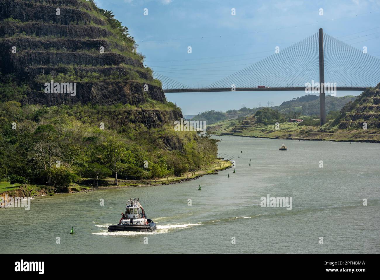 Shipping, moving through the Gatun Locks on the Atlantic side of the ...