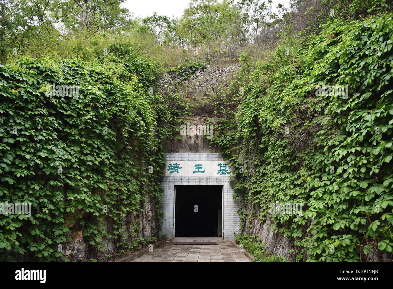Tomb of liu sheng hi-res stock photography and images - Alamy
