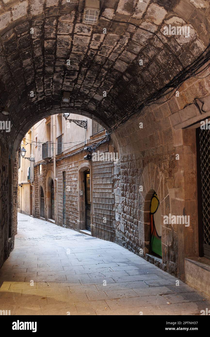 Pedestrian Tunnel on a Narrow City Street in the Gothic Neighborhood of ...