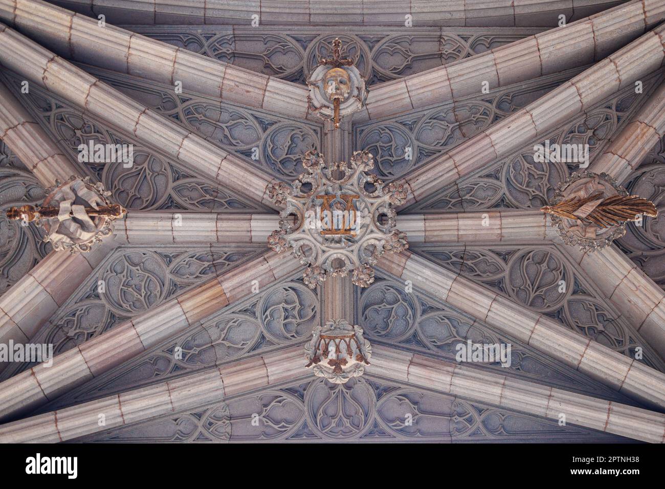 El Pont del Bisbe - Details and Symbols of the Bridge of Bishop in the ...