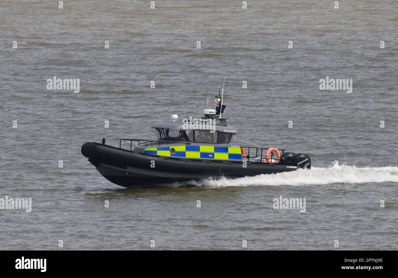 River police law enforcement gravesend police officers patro hi-res ...