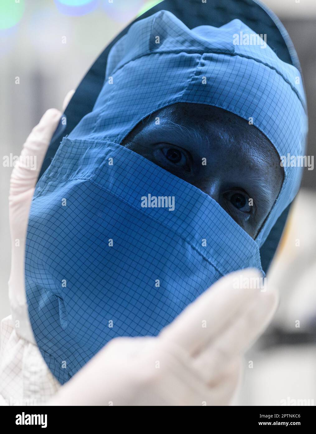 Dresden, Germany. 26th Apr, 2023. An employee of chip company Infineon ...