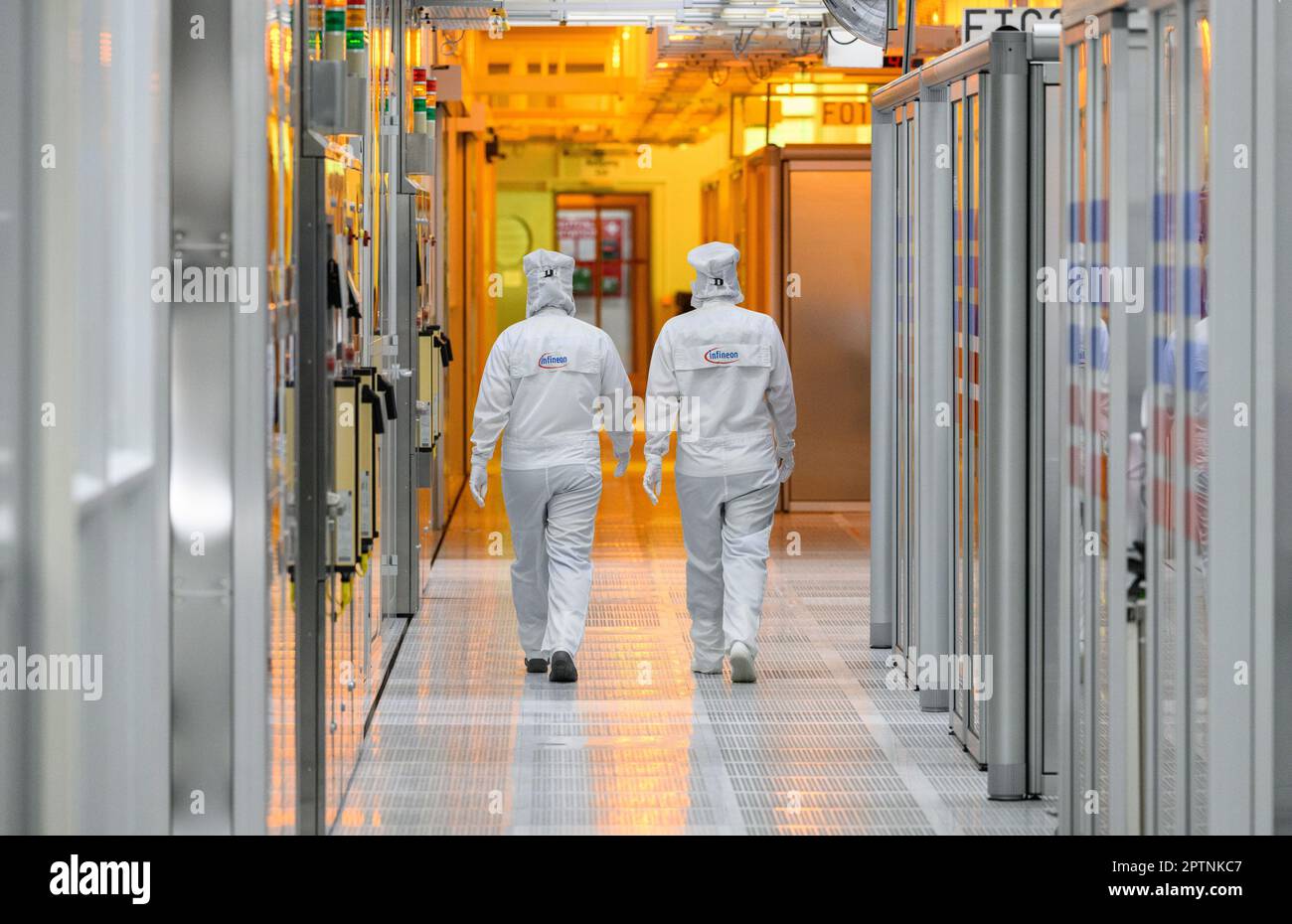 Dresden, Germany. 26th Apr, 2023. Female employees of the chip company ...