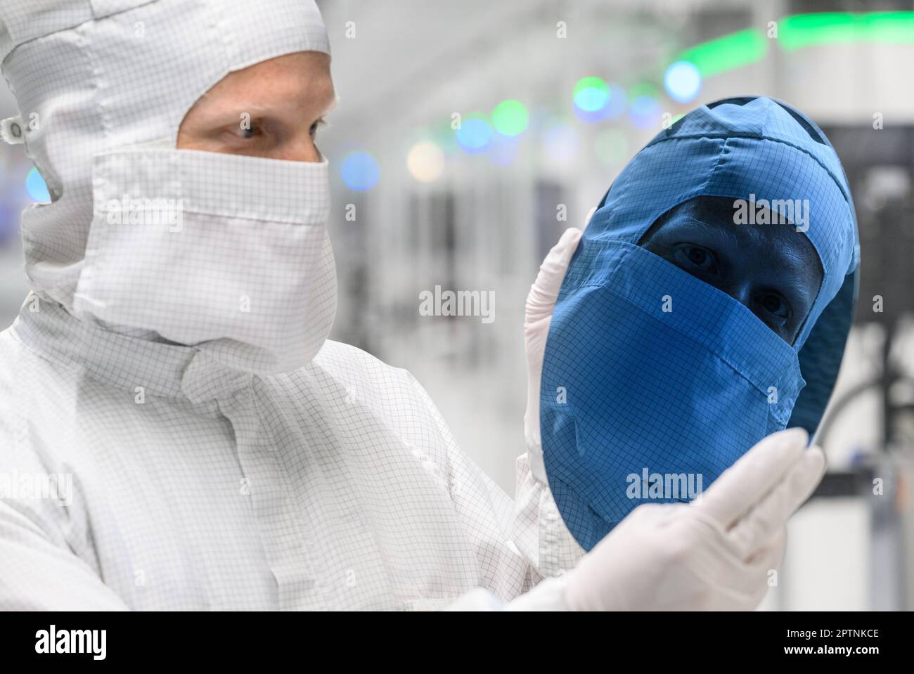Dresden, Germany. 26th Apr, 2023. An employee of chip company Infineon ...
