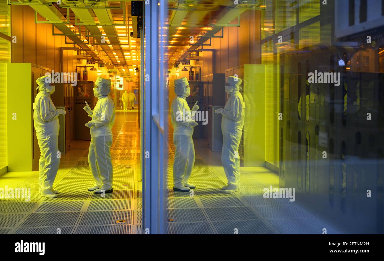 Dresden, Germany. 26th Apr, 2023. Employees of the Infineon chip group ...