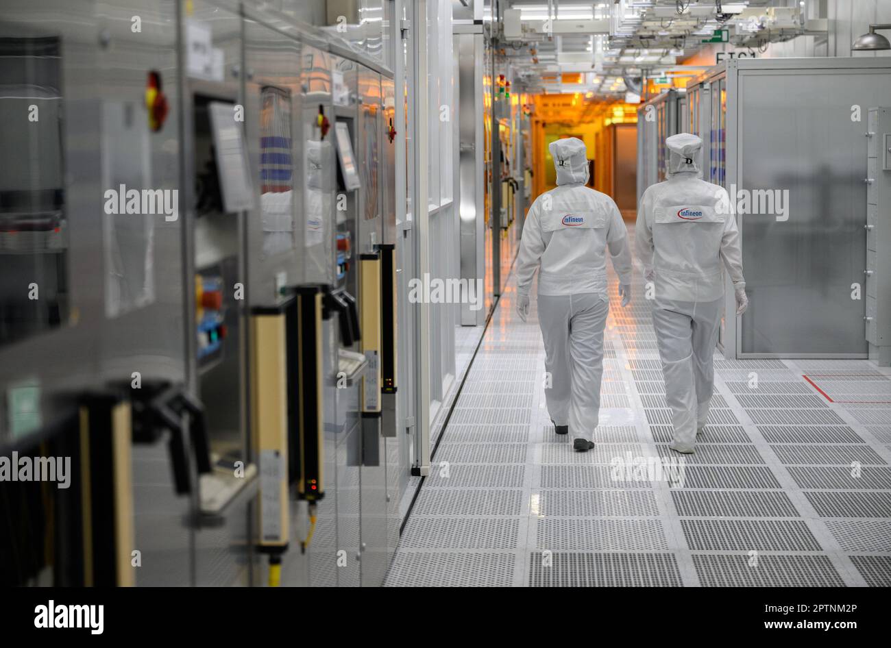 Dresden, Germany. 26th Apr, 2023. Female employees of the chip company ...