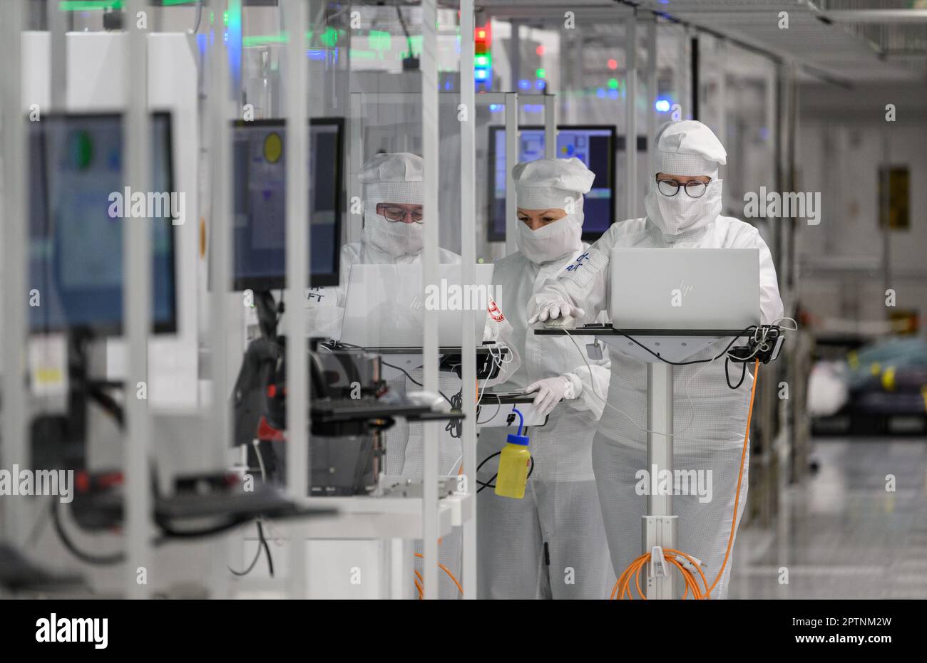 Dresden, Germany. 26th Apr, 2023. Employees of the Infineon chip group ...
