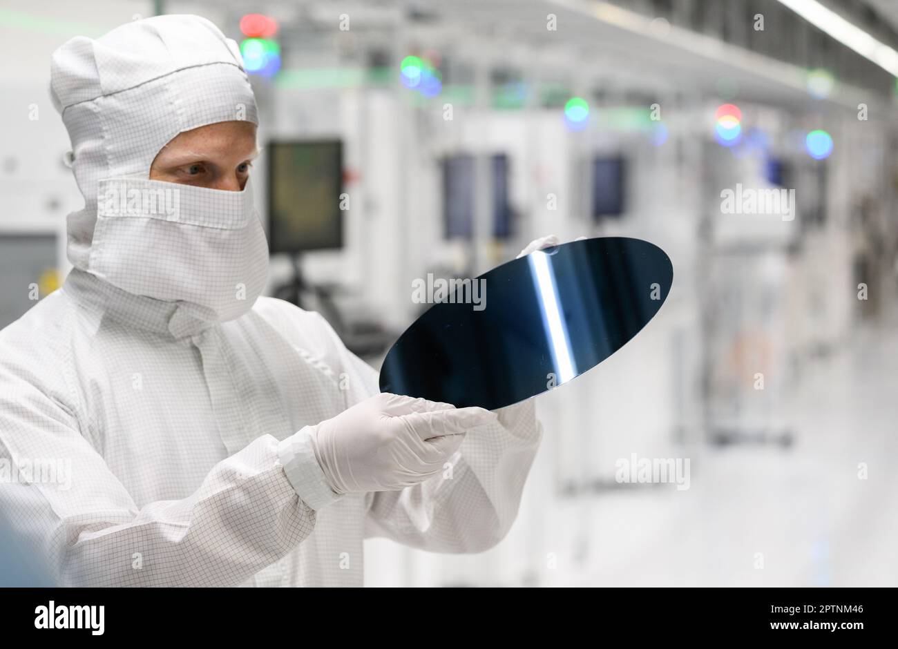 Dresden, Germany. 26th Apr, 2023. An employee of chip company Infineon ...