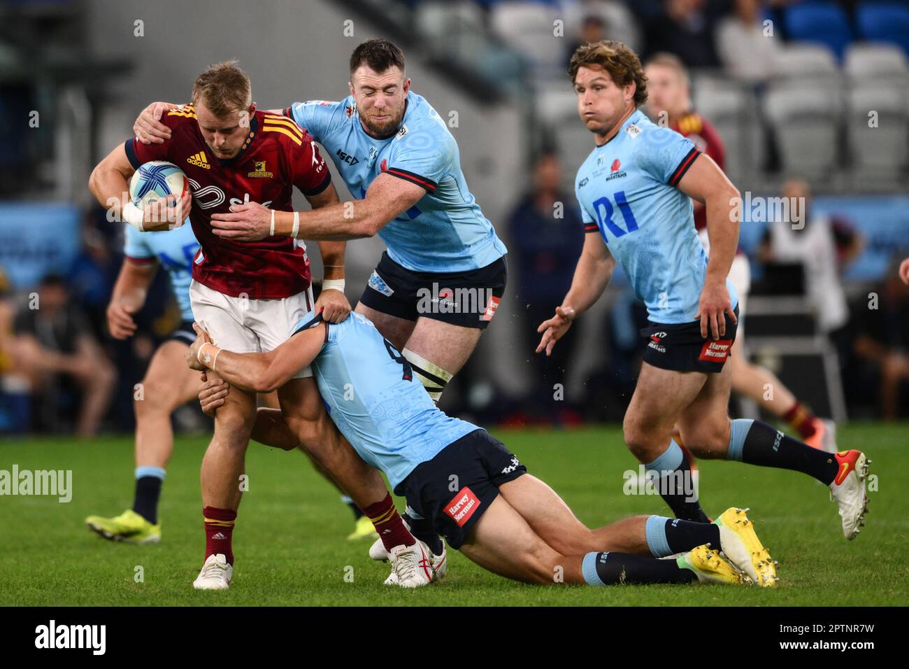 Sam Gilbert of the Highlanders is tackled by Jed Holloway of the ...