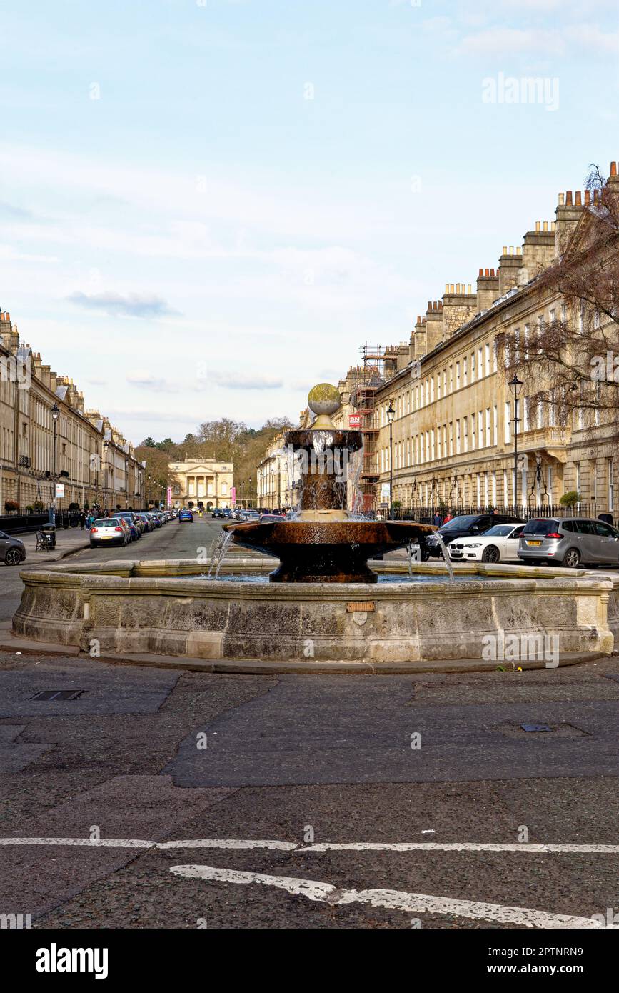 Fountain at Laura Place and Great Pulteney Street in Bath city ...