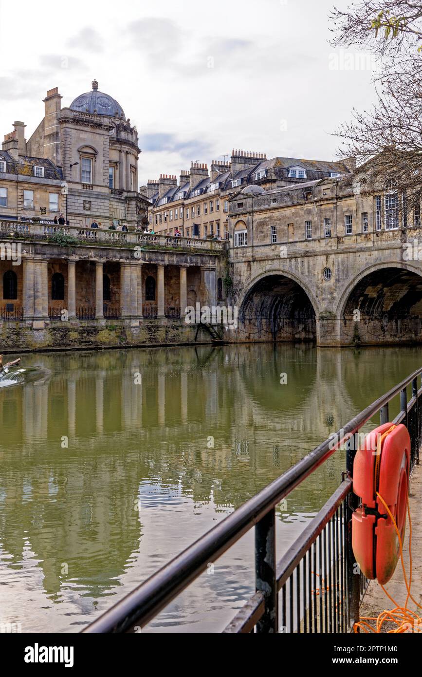 Travel destination United Kingdom - The Weir and Pulteney Bridge on ...