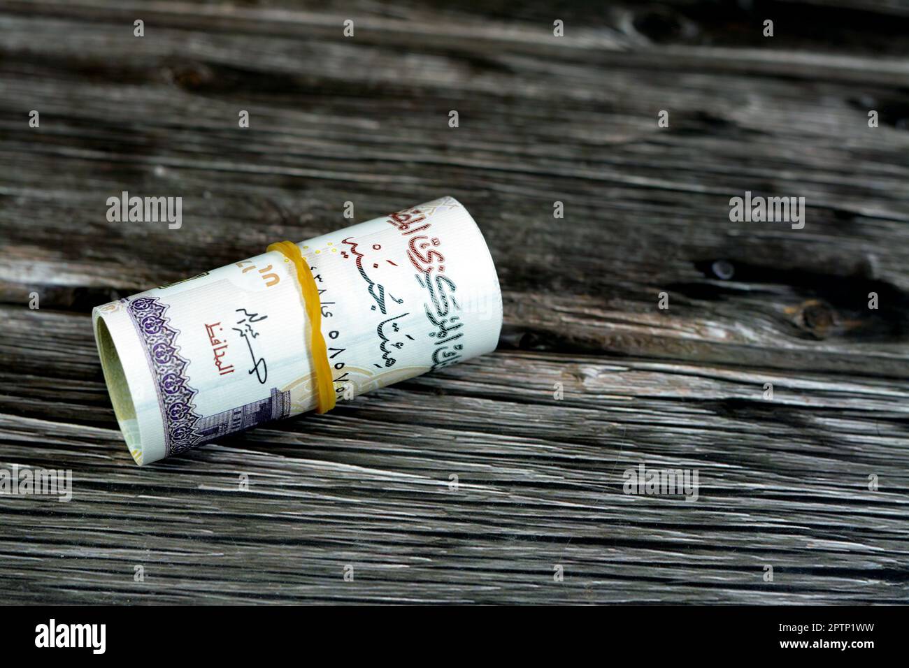 200 LE two hundred Egyptian pounds banknote series 2022 features Qani ...