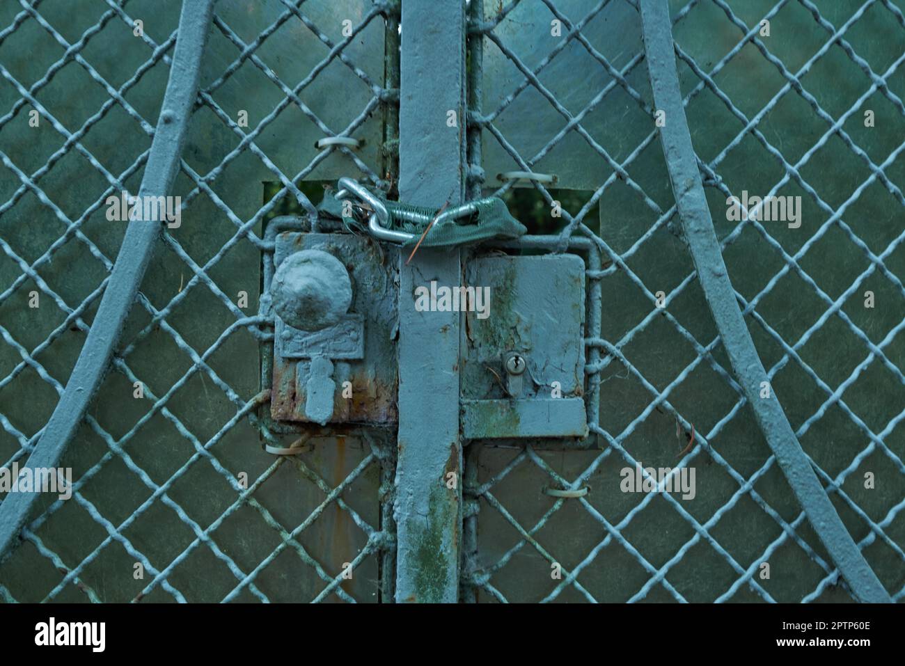 Double wire fencing hi-res stock photography and images - Alamy