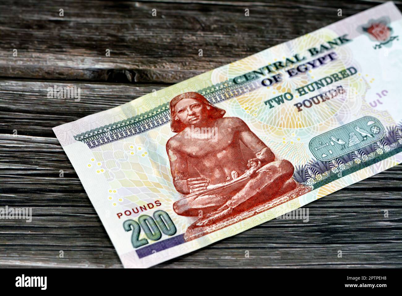 200 LE two hundred Egyptian pounds banknote series 2022 features Qani ...