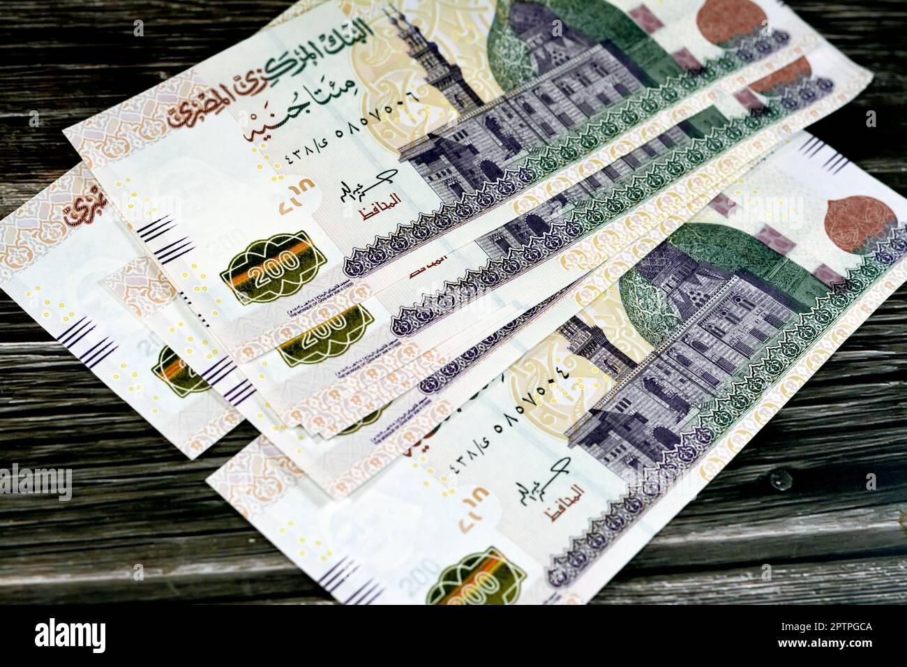 200 LE two hundred Egyptian pounds banknote series 2022 features Qani ...