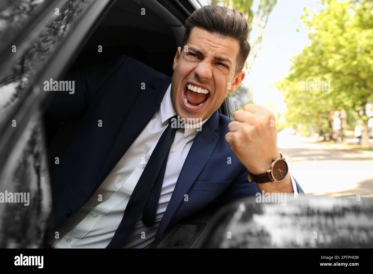 Emotional man yelling in car. Aggressive driving behavior Stock Photo ...